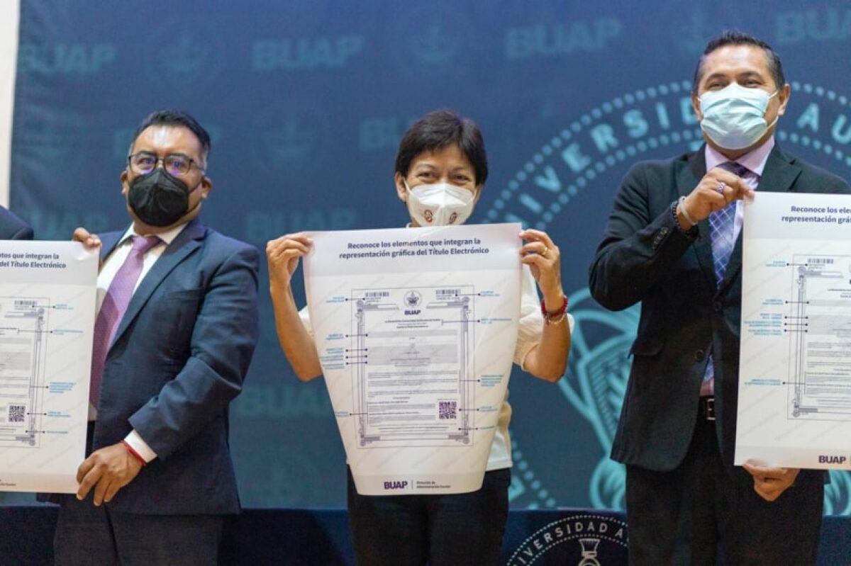 BUAP presenta el nuevo título profesional electrónico